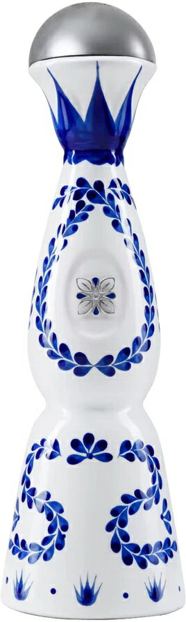 クラセアスール・レポサドはメキシコ文化と伝統の象徴です。 伝統的な製法で、ゆっくりと加熱されたブルーアガベから造られるテキーラは、香り高く無類の味を奏でます。 アメリカンウイスキーカスクで8カ月間寝かせることにより、熟成に由来するヘーゼルナ...