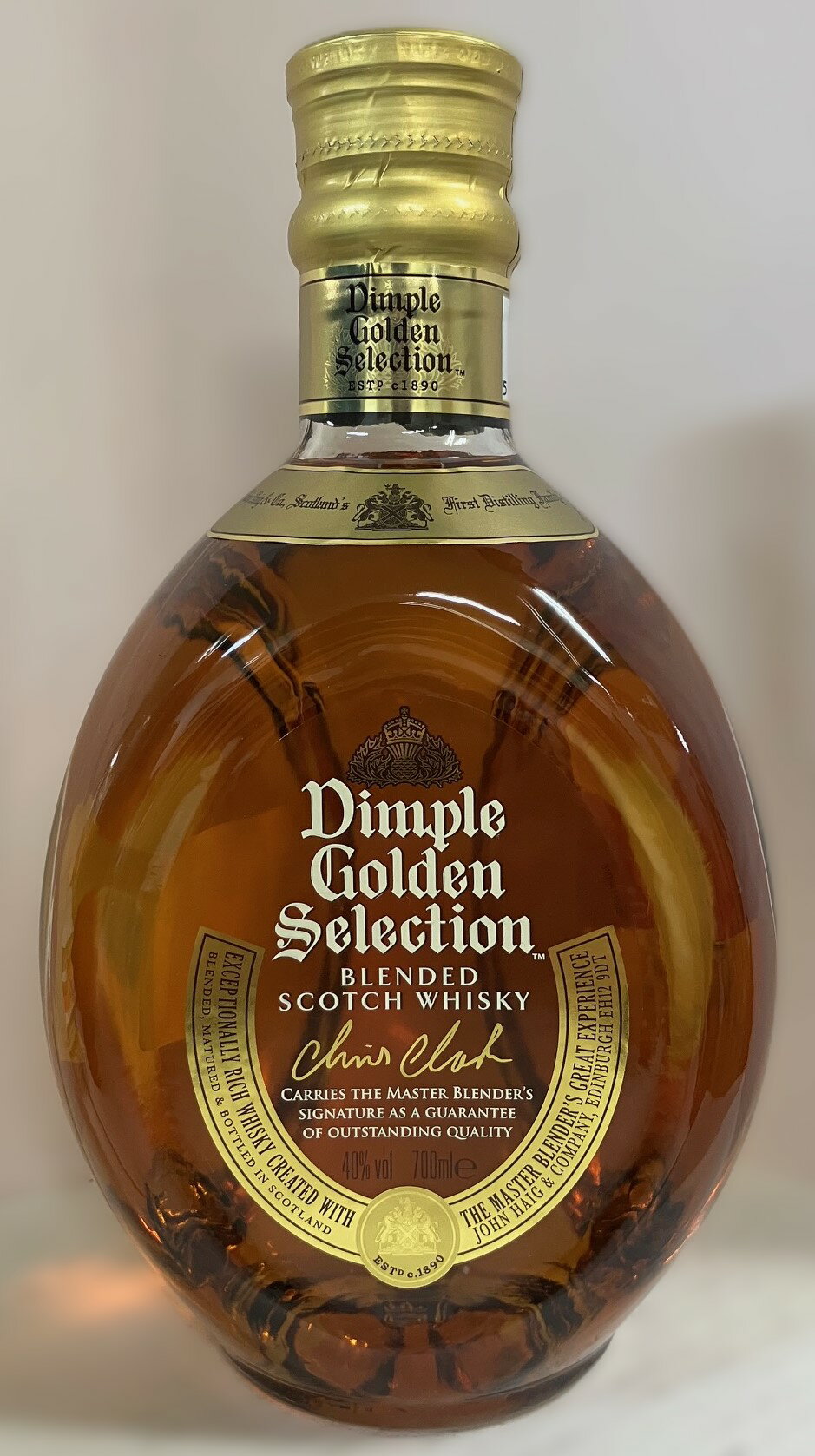 容量：700ml 度数：40% ヘイグ家は、12世紀に起源をもつスコットランドの古い家柄です。 ウイスキーの蒸留をするようになったのは、1627年にロバート・ヘイグがオランダで学んだ蒸留技術を生かすために、自家蒸留所を建設してからで、以来3...