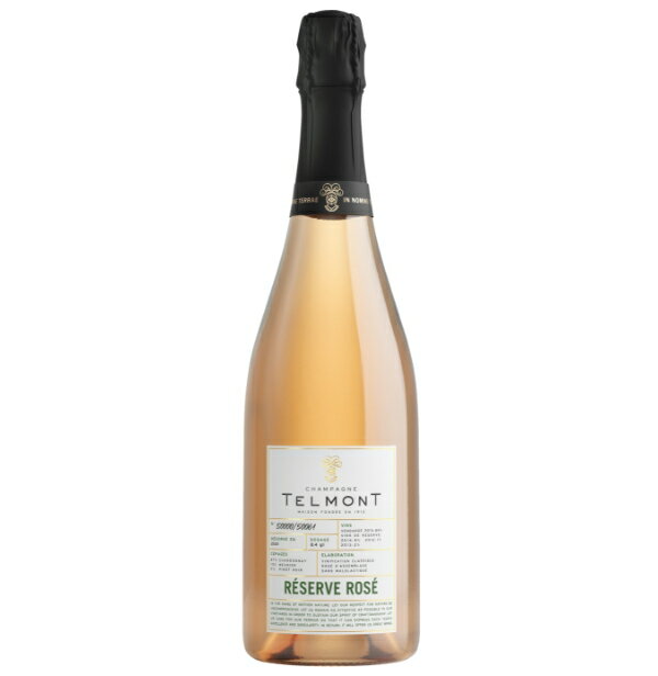 新鮮な赤い果実とほのかなブリオッシュが香り立つ。口に含んで最初に感じるのは、完熟したブラックチェリーを噛んだ時のような、口腔を満たす成熟したアロマのほとばしり。パワフルでありながら圧倒的に繊細な余韻が驚くほど長く続くフィニッシュへと向かう。