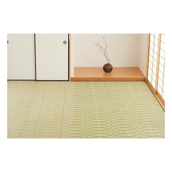 ●見た目はまるでい草！洗える素材のい草風カーペット。●表面に筋が入っている筋入りのパイプが、肌に密着しないからベタベタしにくく、汗ばむ季節にもおすすめです。●水洗いできるので、屋内だけでなくアウトドアにも。●またパイプ内空気層の保温効果を利...