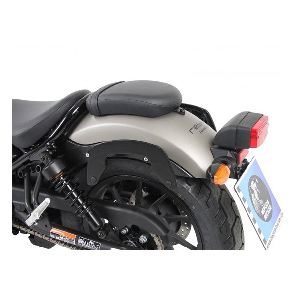 耐荷重：片側5kg ※Orbitサイドケース使用時は片側3kgタイプ：C-Bowカラー：ブラック材質[素材]：スチール／アルミニウム加工[有/無]：取り付けには多少の加工が必要な場合がございます。仕様：積載制限:片側5kg以下型番：6309...