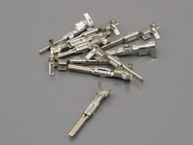 ●96以降のハーレー電装部品に使用されているAMPコネクター純正部品73190−96同等品の各ターミナル端子の10ケ売り。●社外品のウインカー、ヘッドライト、テールランプ等に交換する場合、純正コネクターのターミナル端子を抜き、そのまま純正コ...