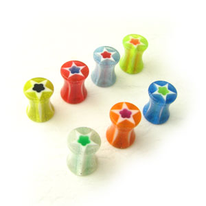 見てるだけで楽しい！飴玉みたいな透明のアクリル製プラグ！軽くて便利♪色はどれにしよう。。！一味違ったオシャレを楽しんで★アクリル製 2ゲージ(入り口：約0ゲージ)※※フレアピアスの注意点※※フレアのピアスは表記のサイズ(軸中央のくびれ部分)...