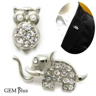 ラッキーモチーフとして人気のふくろうとかわいいゾウさんのピンブローチです どちらのモチーフも単純なラインで図案化しポップな印象 たっぷりと飾られたラインストーンがとっても華やかです フクロウの瞳にはパールをセットしました ジャケットはもちろ...