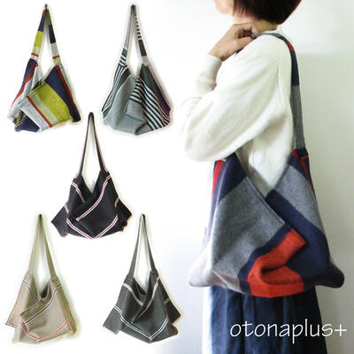 起毛素材の生地で作られたワンショルダースタイルのバック 布地を立体的に縫い合わせた形状でナチュラルで柔らかな印象です 布地だけで作られているので軽量なのもポイント 付属の底板を入れることで中に入れた荷物が安定します 暗くなりがちな秋冬のコー...