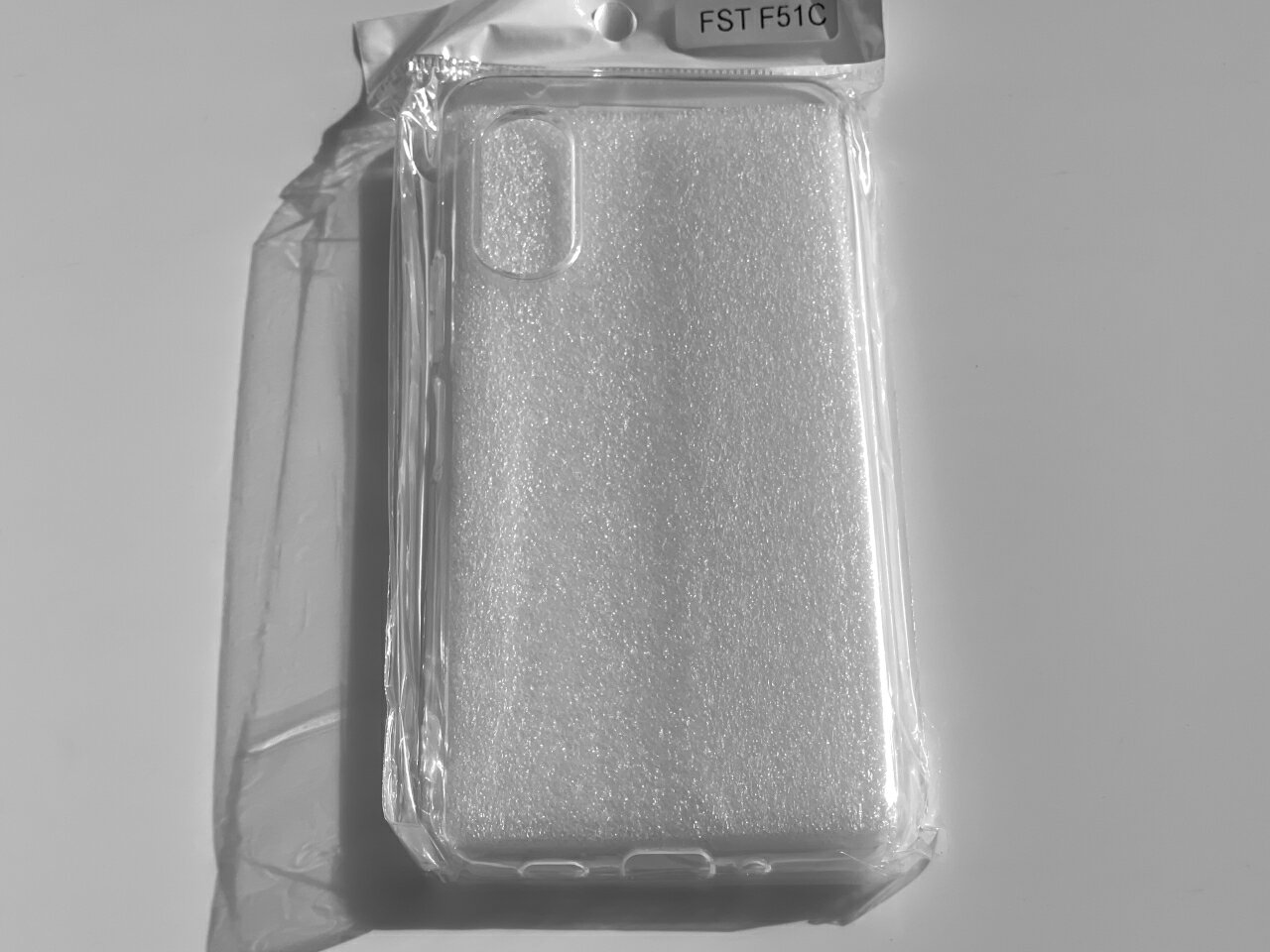 「TPU」とは熱「可塑性ポリウレタン」という素材のことで、 ゴムのような柔らかな弾力性と硬質プラスチックのような強さを 合わせ持つ高分子化合物です ■特徴： 1.本体の綺麗さそのまま、より美しく再現できます 　本体デザインを損なわずシンプル...