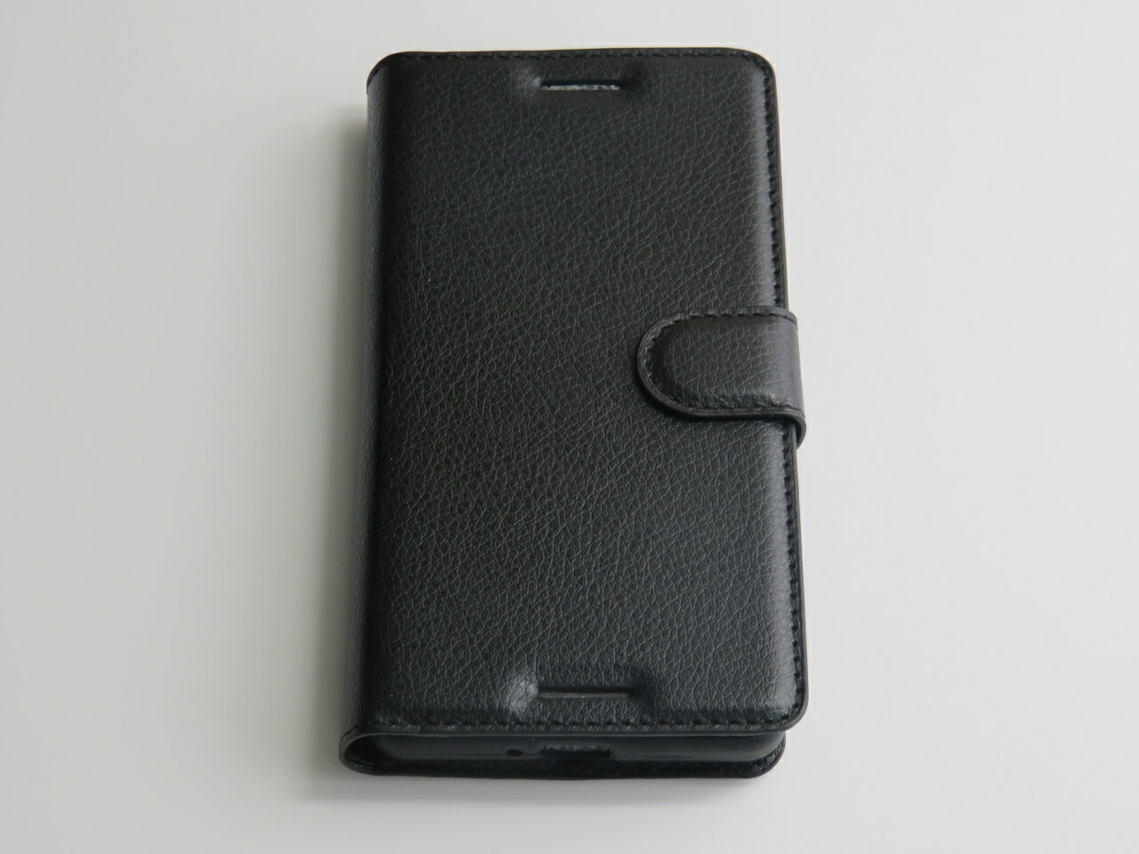 ■特徴： 高級感溢れるデザインと優れた質感が特徴です 高級PUレザーの手ざわり、質感をお楽しみ下さい 【カラー】（掲載写真はアイフォンのイメージです）[黒色・赤色・茶色・濃ピンク・水色・緑色・白色・ピンク・紫色] 【素材】高級PUレザー 【...