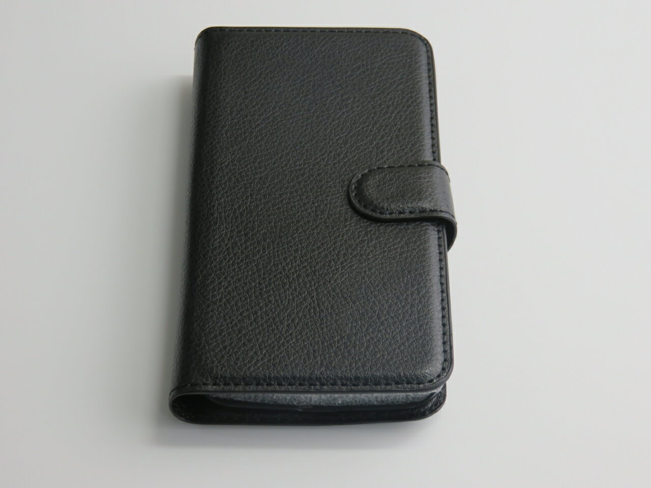 ■特徴： 高級感溢れるデザインと優れた質感が特徴です 高級PUレザーの手ざわり、質感をお楽しみ下さい 【カラー】（掲載写真はアイフォンのイメージです）[黒色・赤色・茶色・濃ピンク・水色・緑色・白色・ピンク・紫色] 【素材】高級PUレザー 【...