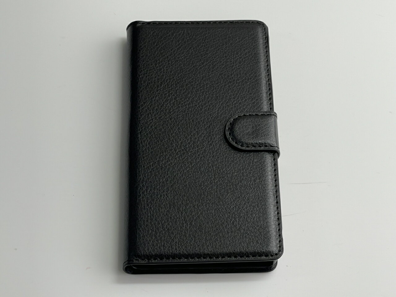 ■特徴： 高級感溢れるデザインと優れた質感が特徴です 高級PUレザーの手ざわり、質感をお楽しみ下さい 【素材】高級PUレザー 【状態】新品 【仕様】手帳型 ■簡易包装 ■対応機種：Xperia Z SO-02E ■付属品： なし ■中国製 ...