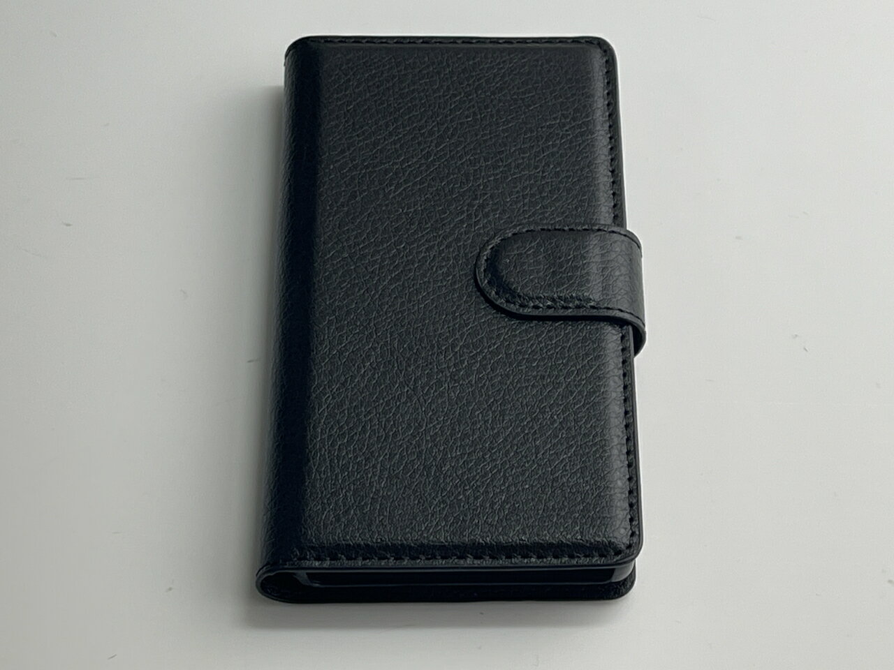 ■特徴： 高級感溢れるデザインと優れた質感が特徴です 高級PUレザーの手ざわり、質感をお楽しみ下さい 【素材】高級PUレザー 【状態】新品 【仕様】手帳型 ■簡易包装 ■対応機種：Xperia Z5 Compact SO-02H 4.6イン...