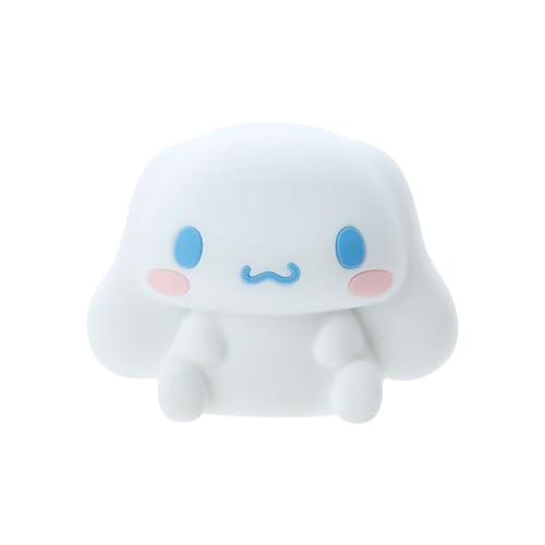 シナモロールカラー/-/238805・Style:シナモロール・パッケージ個数:1・本体サイズ：約幅6.4×奥行2.5×高さ5cm。主な材料・原料：シリコーン、AS樹脂・スマートフォンの背面に取り付けるグリップアクセサリー。指でグリップを挟...