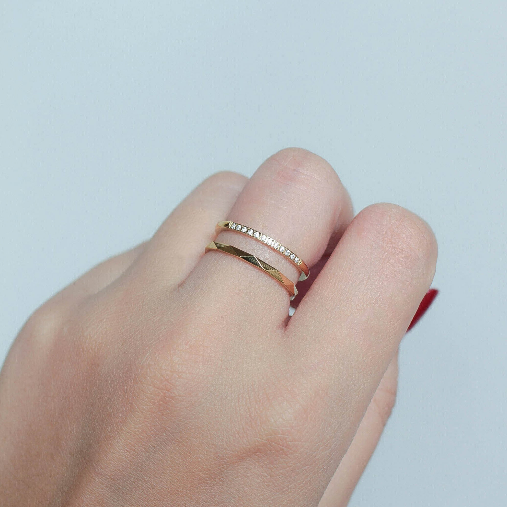 dia cut ringとhalf eternity ringを1本に。 肌馴染みが良い細身の華奢リングとジルコニア重ねつけしているように見せた、一石二鳥のアイテムです。 素材 316Lステンレス カラー Gold / Silver / P...