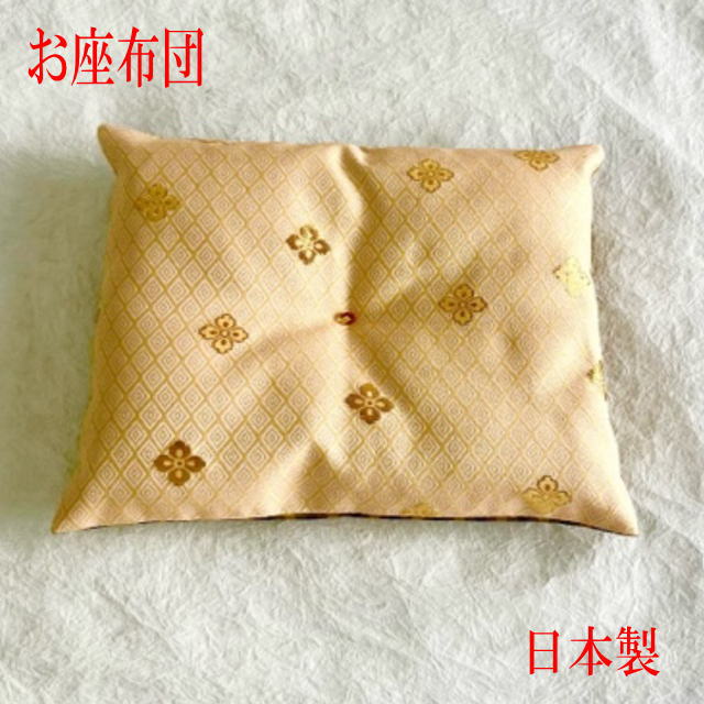 大切な物を置く座布団 表生地　金襴（ポリエステル100%）です。 裏生地　ポリエステル　　色 　　 おしゃれ 　置物用 　座布団 (干支の置物にも使えます）大切な物を置く座布団 表生地　金襴（ポリエステル100%）です。 裏生地　ポリエステ...