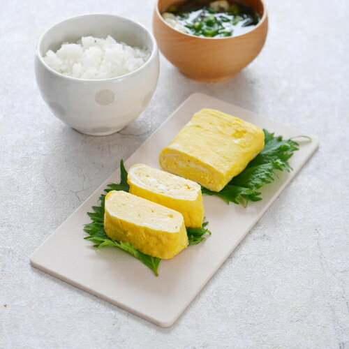 ↑↑↑正確な在庫状況は上記バナー「在庫状況を確認する」をクリックして頂き、必ずご確認ください。&nbsp;&nbsp;&nbsp;■カットしてそのまま長皿になる抗菌まな板です。■買ってきたお魚の半身やお惣菜、ロールケーキや巻き寿司など、その...