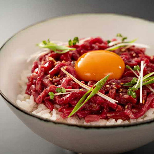 ↑↑↑正確な在庫状況は上記バナー「在庫状況を確認する」をクリックして頂き、必ずご確認ください。&nbsp;&nbsp;&nbsp;黒毛和牛生ハム細切り200g（100g×2）、ユッケダレ80g（20g×4）生ハムユッケとは「非加熱食肉製品（...