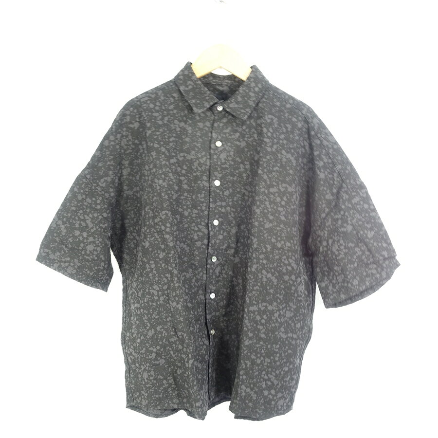 【商品詳細】 KIROVの17ss "スプレージャガードシャツ"になります。 【SIZE】 FREE 【採寸】 裄丈：約57cm 身幅：約62cm 着丈：約73cm ※素人採寸ですので、多少の誤差はご了承ください。 【品番】 017-3-0...