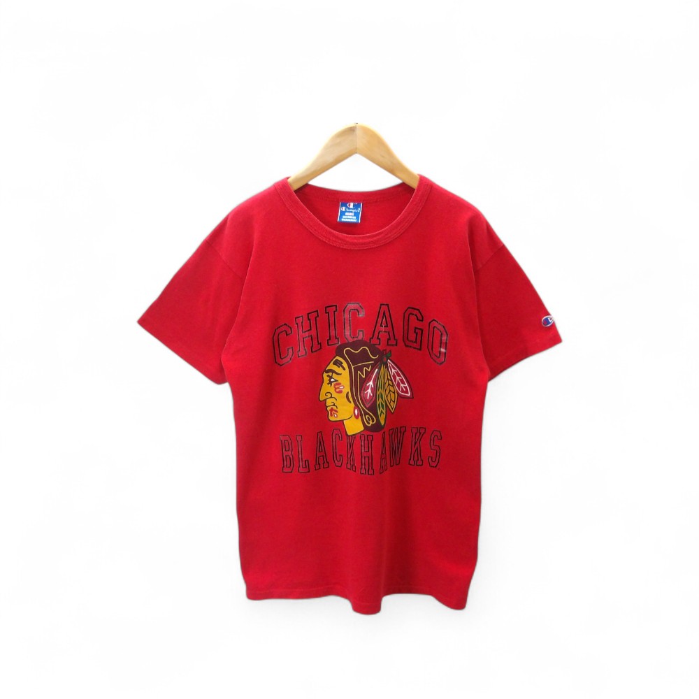 商品詳細チャンピオン シカゴ ブラックホークス Tシャツ ショートスリーブ■ブランド：CHAMPION■品番：-■カラー：レッド■参考価格：-■付属品：-■状態：全体的な使用感と色褪せがございます。ヴィンテージ特有の傷や汚れがございます。年...