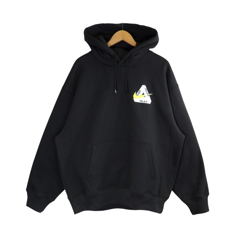 商品詳細パレス ナイキ トリ スウッシュ フード パーカー トップス ■ブランド：PALACE/NIKE■品番：P29CS131■カラー：ブラック■参考価格：-■付属品：タグ・袋■状態：新品・未使用品です。特記すべき傷、汚れなどありません。...