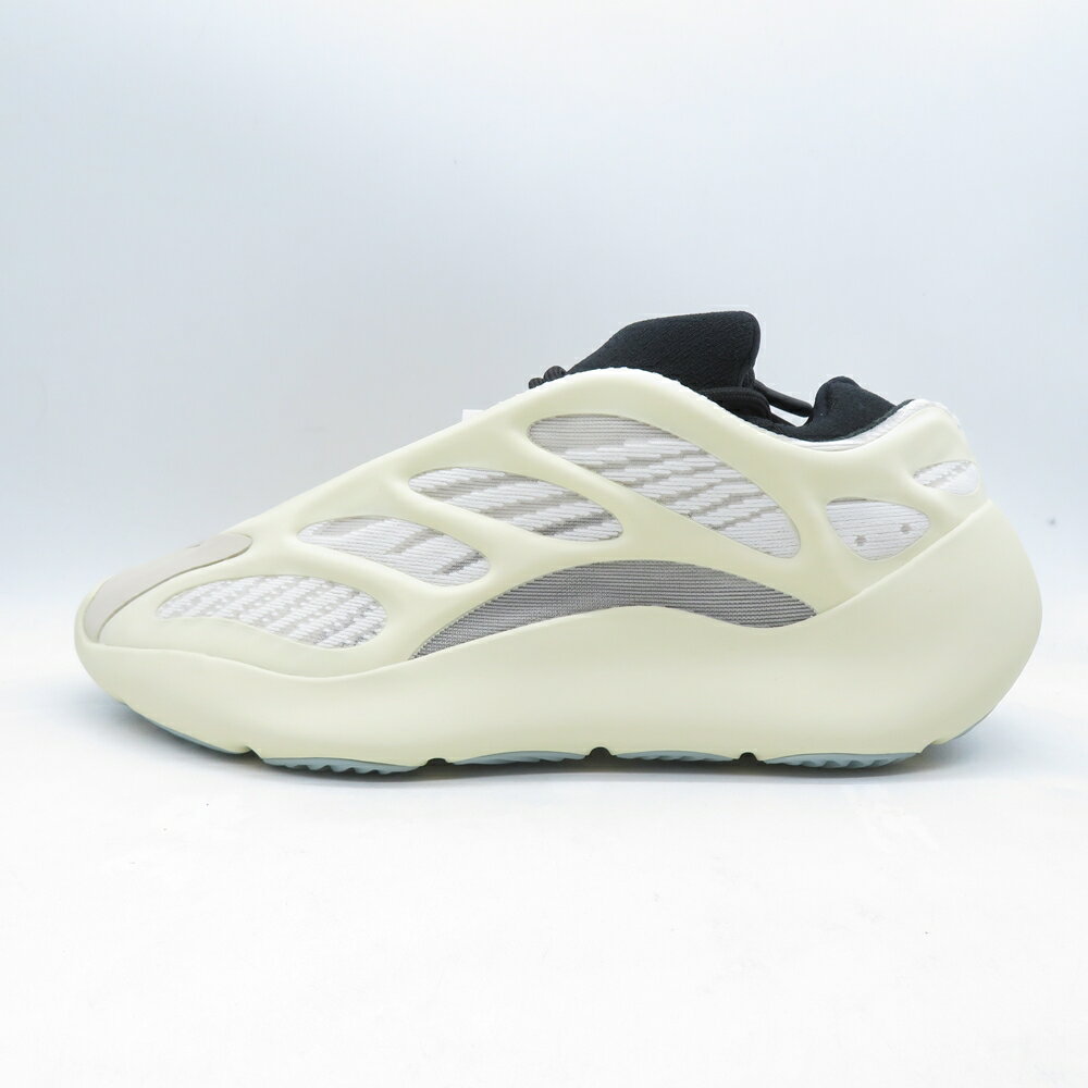 商品詳細アッパーに取り付けられた特徴的なパーツはGLOW IN THE DARK仕様。■ブランド：ADIDAS■品番：FM4980 ■カラー：WHITE GRAY■状態：未使用品■付属品：箱、タグ■サイズ(約cm)：メジャー採寸の為、若干の...