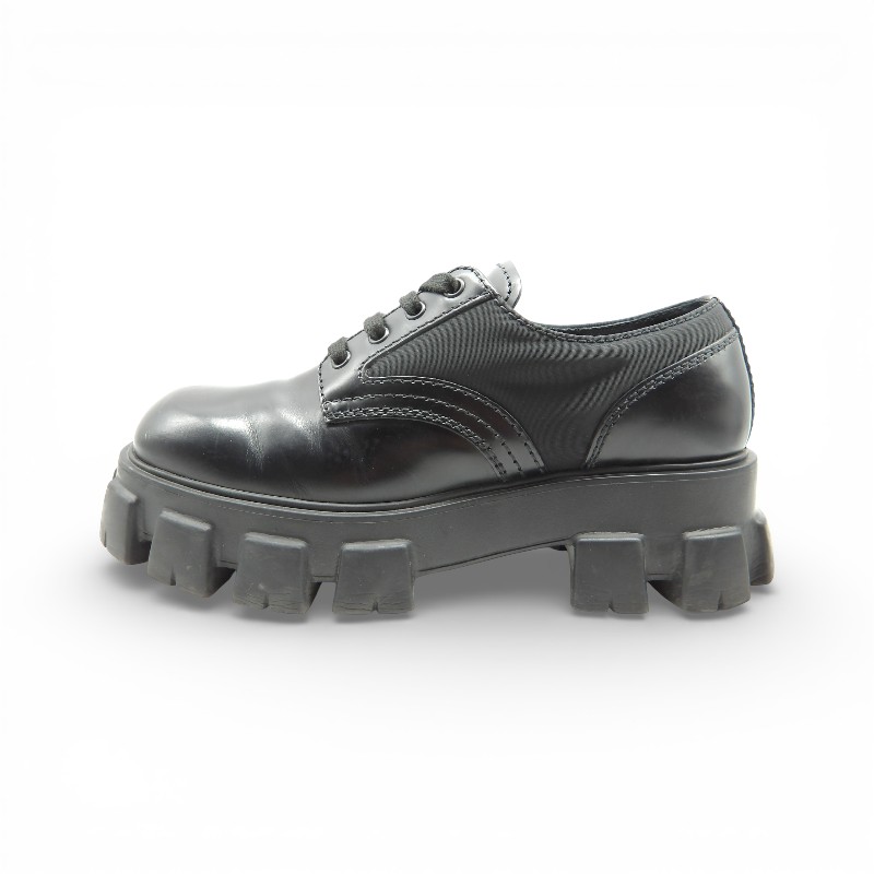 商品詳細プラダ モノリス リナイロン レザー レースアップ シューズ 短靴■ブランド：PRADA■品番：2EE342■カラー：ブラック■参考価格：-■付属品：箱、袋■状態：つま先に小傷がございます。箱に傷み有。その他特記すべき傷、汚れなどあ...