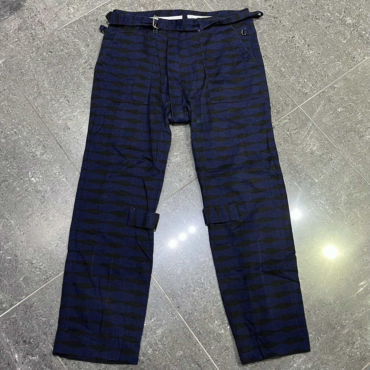 商品詳細PHINGERIN 19aw VERDY BONTAGE PANTS SIZE-M フィンガリン ヴェルディ ボンテージパンツになります。■ブランド：フィンガリン■品番■カラー：総柄■付属品：無し■状態：USED品になります。全体的...