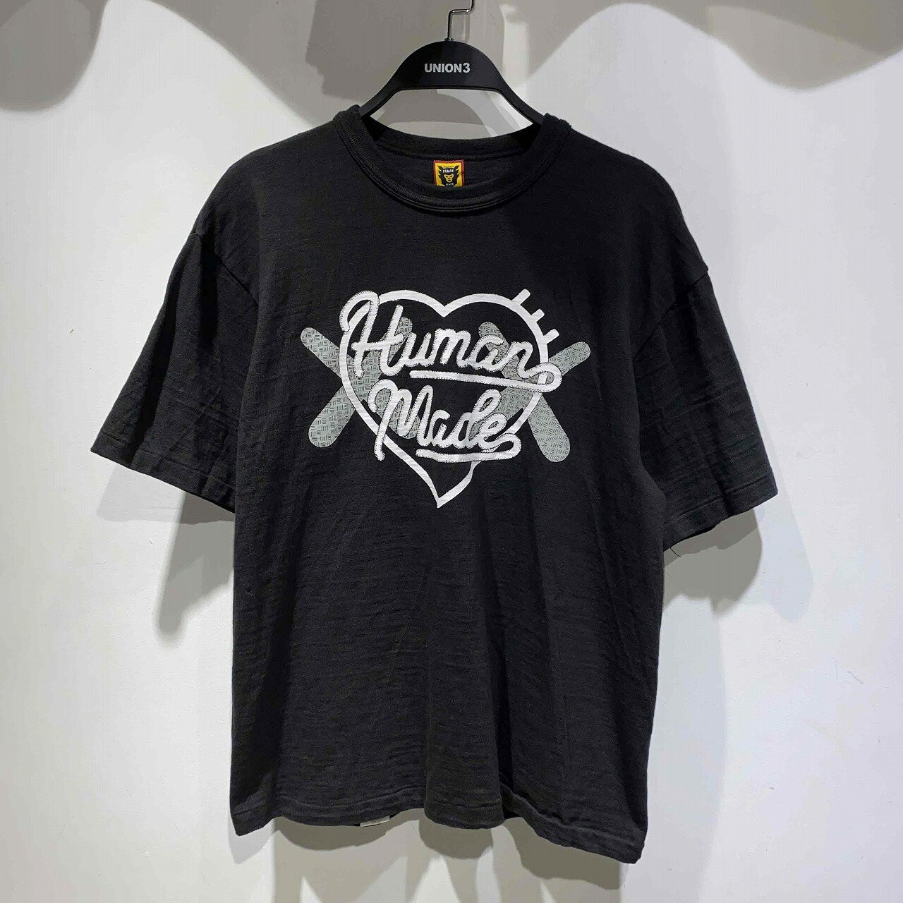 商品詳細HUMAN MADE 23aw x KAWS MADE GRAPHIC T-SHIRT#1 Size-L XX26TE005になります。■ブランド：HUMAN MADE■品番：XX26TE005■カラー：画像参照■付属品：X■状態：...