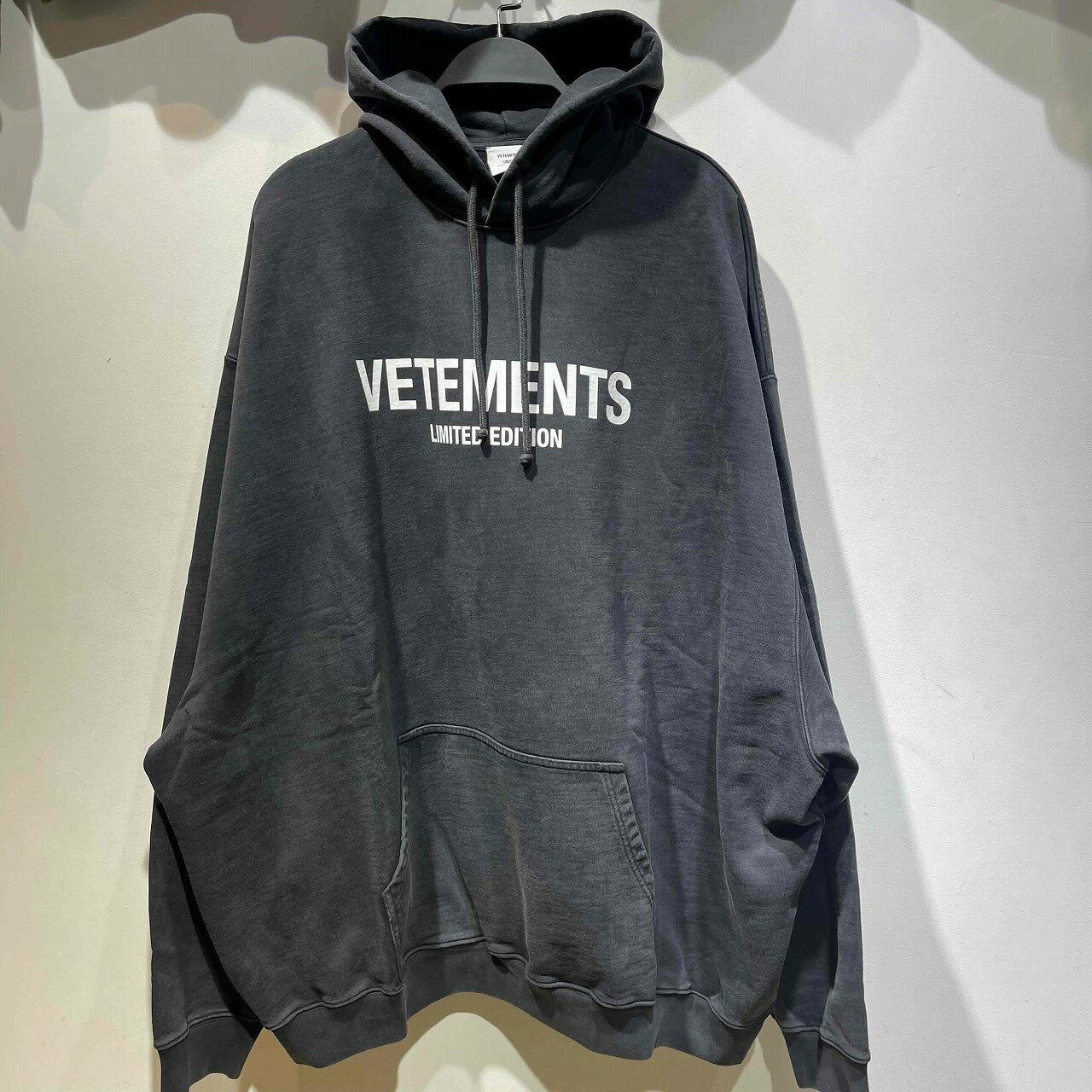 楽天市場】vetements パーカー(トップス|メンズファッション 楽天市場】vetements パーカー(トップス|メンズファッション