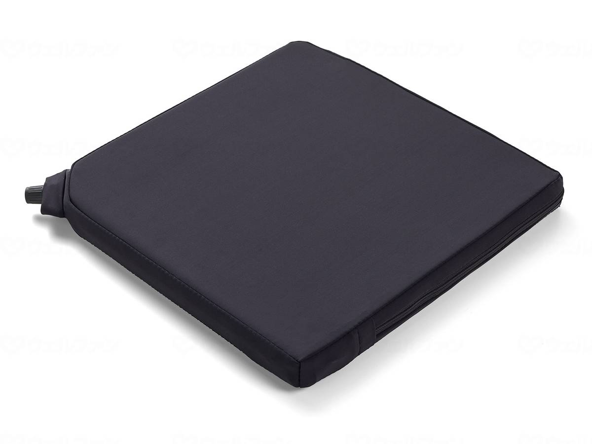 商品の仕様 ●サイズ／幅40×奥行40×厚さ3.5cm ●重さ／330g ●材質／本体：ポリエステル・ポリウレタン、カバー：ナイロン ●防水加工 ●滑り止め加工 商品の説明 ・利用者に合わせてクッションの空気圧調整ができるクッション。おしり...