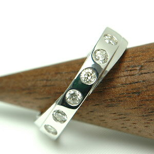 【主な仕様】 サイズ 　 　 [最大幅]約4.4mm [最小幅]約2.9mm [腕下部の厚み]約1.0mm [重量]約4.6g前後 素材 　 　 [地金] [石]ダイヤモンド0.30ct 7石 こちらの商品は御注文確認後の製作の為 御注文確...