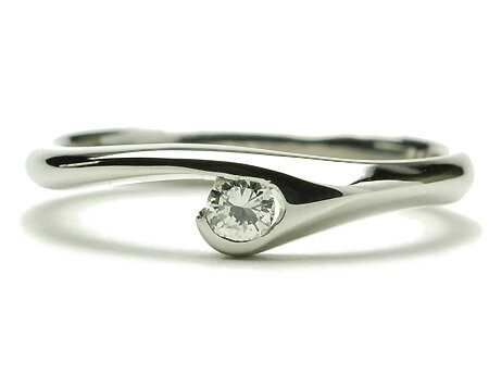 【主な仕様】 サイズ 　 　 【最大幅】4.3mm 【重さ】約2.4g（ダイヤ含） 素材 　 　 本体：サンプルはプラチナ 天然ダイヤモンド　0.08ctシンプルのなかに優しい曲線を用いて柔らかさを演出し、普段使いから幅広く使えるデザインで...