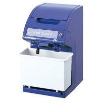 【スタッフのコメント】★SCS-18Cは、低価格最軽量のコンパクトタイプ業務用電動式かき氷・クラッシュ氷兼用機です。 喫茶店などで、かき氷と飲み物用のクラッシュ氷を両方必要とされるお店に最適です。 ★製氷器などで出来るバラ氷が使用できます。...