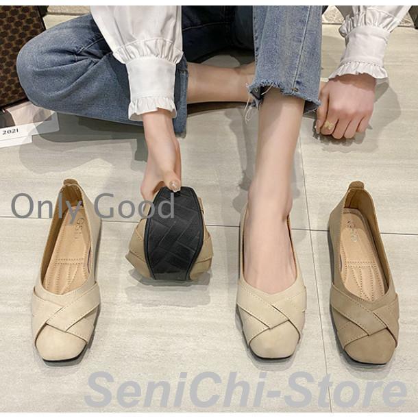 シンプルな超軽量プレーンパンプスです。アッパーは上品な合成皮革を採用しています。スムース素材だから水に強く、雨でも問題ありません。【素材】アッパー：人工皮革、 ソール：合成ゴム【キーワード】パンプス 痛くない 合成皮革 レディース ぺたんこ...