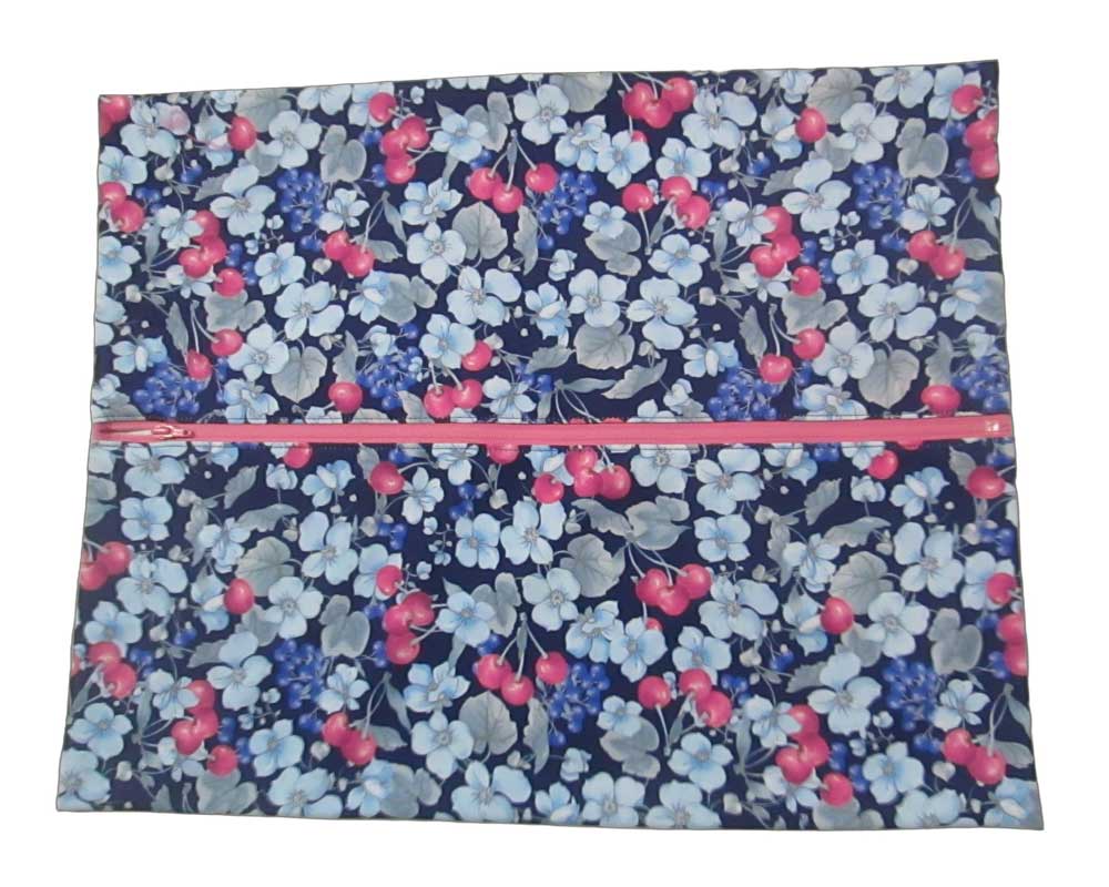 人気の不思議旅行用♪　　とっても便利で使いやすいです♪ 収縮のある素材で作っているので　あら～不思議　これも入るの？ ストレッチ素材なので、ガサバらず小さくまとめられますちょっとしたプレゼントにも最適です♪ 大きさ：約43cm×34cmポリ...