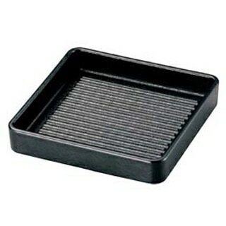 商品の仕様●外寸(mm)：202×202×H32 ●材質：耐熱ABS ●洗浄機：○■● しゃぶしゃぶ・焼肉・すきやき等最適の盛り皿● 肉を盛りつけてもスタッキング可能● 内低面が波型形状で食材をたいへん取り易いデザインとなっております。● ...