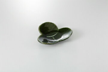 商品の仕様●織部 三っ葉皿●17×3.5cm●1個※商品画像はイメージです。複数掲載写真も、商品は単品販売です。予めご了承下さい。※商品の外観写真は、製造時期により、実物とは細部が異なる場合がございます。予めご了承下さい。※色違い、寸法違い...