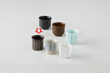 商品の仕様●黒土十草彫 大ぐい呑●5.8×6cm●1個※商品画像はイメージです。複数掲載写真も、商品は単品販売です。予めご了承下さい。※商品の外観写真は、製造時期により、実物とは細部が異なる場合がございます。予めご了承下さい。※色違い、寸法...