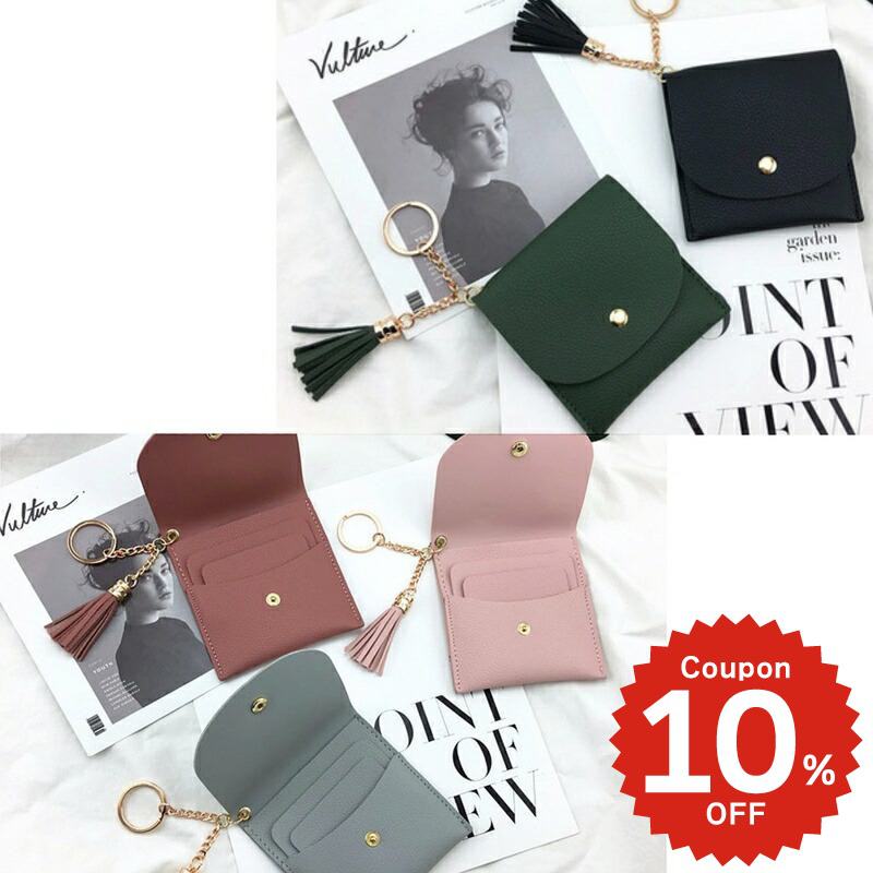 【平置き実寸】 H10 W10 D1 (cm) 内側：ポケット収納×4 付属品：財布、ギフトラッピング 素材：合成皮革 ※入荷時期により、ラッピングの仕様が変更になる場合があります。予めご了承下さい