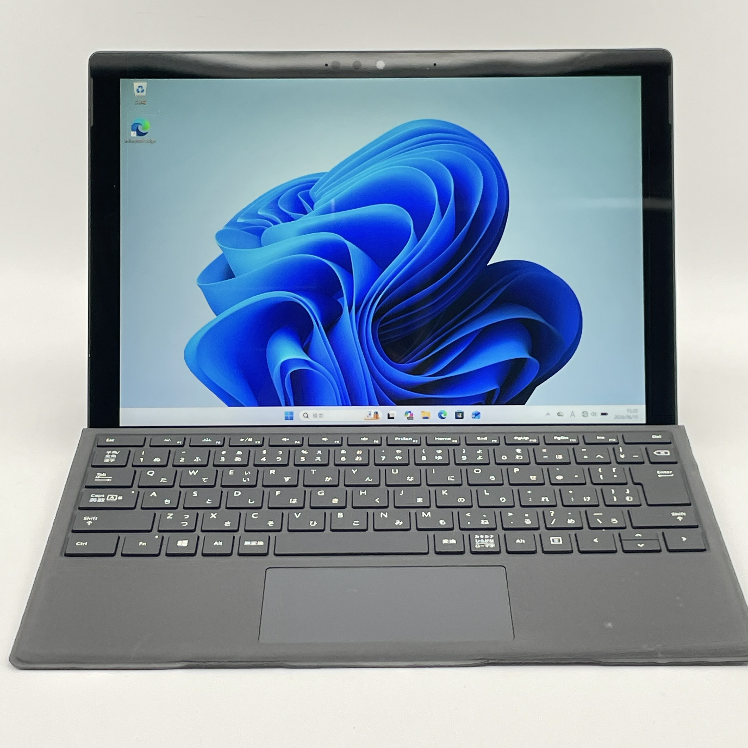 商品説明 ご覧いただきありがとうございます。 Microsoft製2in1モバイルPC「Surface Pro 7」の中古品です。 第10世代Intel Core i5プロセッサと高速NVMe SSDを搭載した高性能モデルです。タブレットと...
