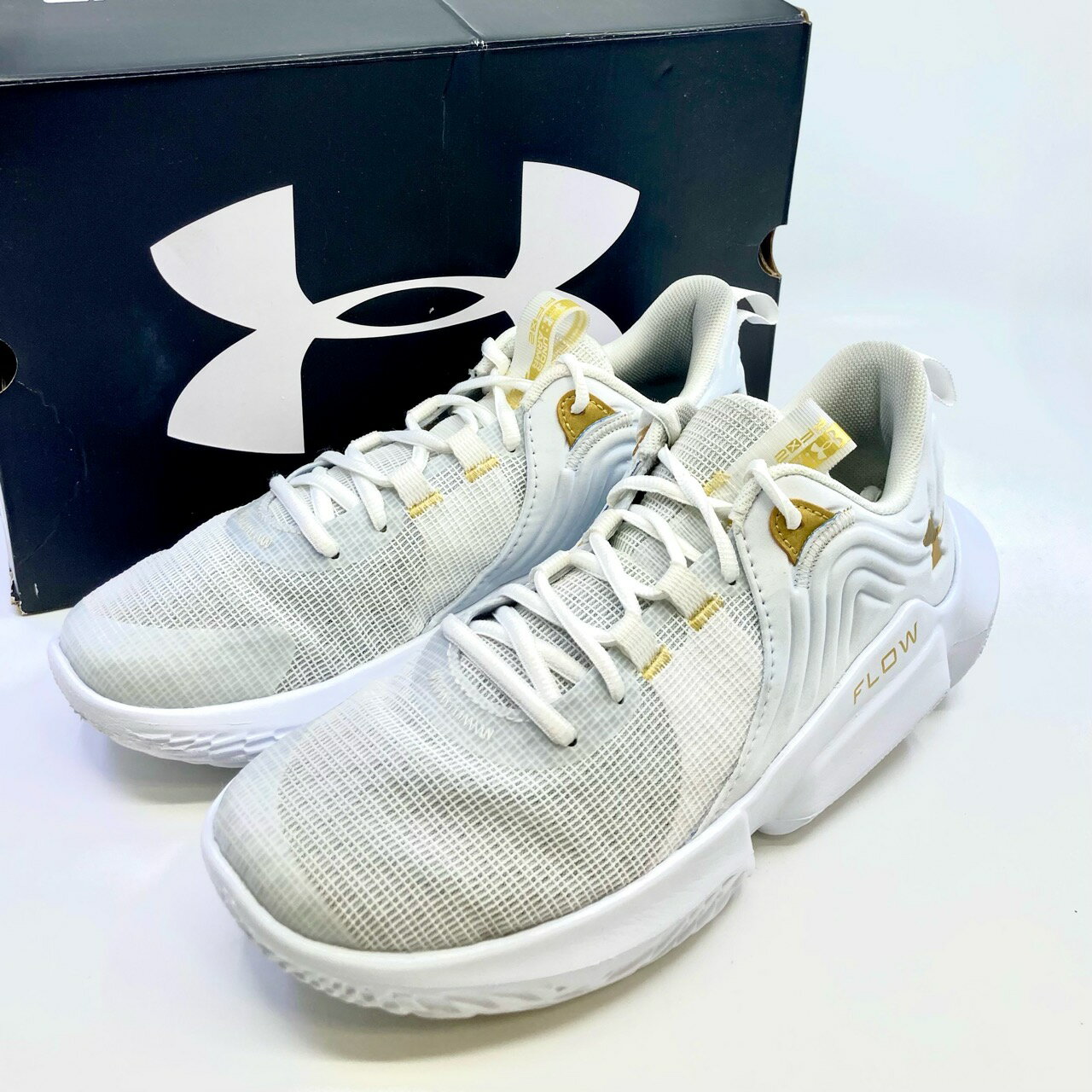 商品説明 アンダーアーマー UNDERARMOUR FLOW FUTR X2 スニーカー バスケットシューズ 3024978-101 サイズ 26.0cm 状態 中古品 多少の使用感あり 付属品 箱