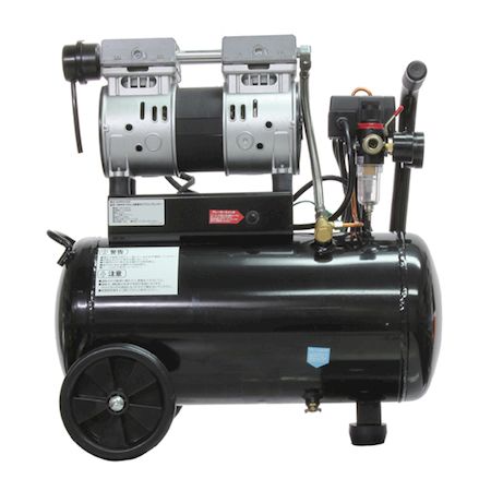 ムサシトレイディング048-258-4421【商品説明】●静音タイプのオイルレスコンプレッサー●水抜き機能の付いたワンランク上のレギュレーターを装備●オイルレスでメンテナンスらくらく●エアータッカーなど、各種エアーツールを使用するDIY作業...