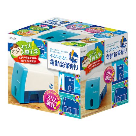 【商品説明】●キッズ人間工学！子供の行動を分析し使いやすさを追求！●机ひろびろ！スキマに収まるスリム設計！●外せるコードと、持ちやすいコンパクト設計でゴミ捨てラクラク！●15度の角度をつけた斜めの挿入口で鉛筆が入れやすい！●削り上がりオート...