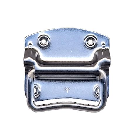 【商品説明】●機材箱や工具箱など、大型で重みのある箱に最適。●箱の両脇に取付けてしっかりと運ぶことができます。●安全荷重(kg)：50●設置方法：表ネジ止めタイプ●ビスピッチ（mm）：64(45.5)●全長(mm)：80●材質：鉄／クローム...