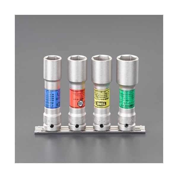 ●＜セット内容＞ソケット（6角）…17・19・21・22mm●差込角…1/2”●全長…100mm●重量…900g●4点セット●六角底部にゴムクッション付の為、傷つきやすい化粧ナットの損傷を防ぎます。●ホイールナットの着脱に適した薄形形状●専...