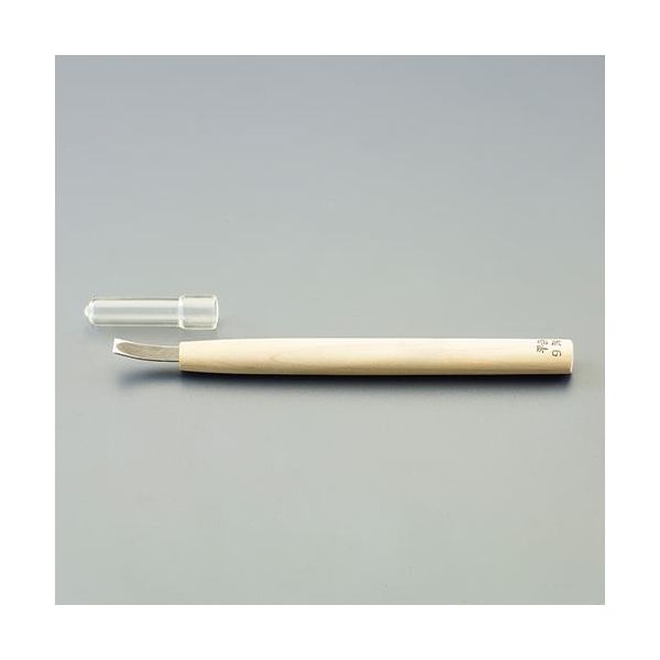 ●全長…212mm●刃幅…15mm●形状…平曲型●材質…刃：安来鋼柄：朴●平らな面を出したい時や角に丸みをつける時に便利です。●曲型でより深く彫り込めます。類似商品はこちらエスコ EA588MG-6 6．0mm 彫刻刀2,453円エスコ E...