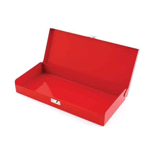 【用途】道具・工具・小物類の収納保管。【機能・特徴】ハードな使用に耐えるスチール製です。【仕様】●サイズ：320×156×47mm。●材料厚み：約0.7mm。【注意事項ほか】本体を持ち上げる際にバックルが確実にロックされている事を確認下さい...