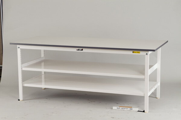 ※こちらの商品は車上渡しとなります。ご注意ください。●天板仕様　天板厚　20mm　表面：ポリウレタンエンボスシート貼り　側面：硬質エッジ　断面：パーチクルボード●本体仕様　スチール製・粉体塗装●全面棚板1枚、半面棚板　2枚付1800＊450...