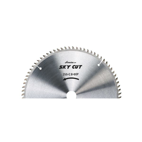 【商品説明】●SKY CUT -スカイカット-コンパネ用。●コンパネ材のテーブル丸ノコ切断に。●外径:255mm。●刃厚:2.8mm。●刃数:80P。●内径:25.4mm。