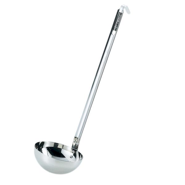 【商品説明】●スープを一定量すくうことができ、たっぷり注げます。大きめの器に注ぐ時にも便利です。●10cc〜2，000ccまでの全32種類。●【製品の特長】●●柄もステンレスなので、劣化も少なく長く活躍してくれます。●●柄の先がフックになっ...