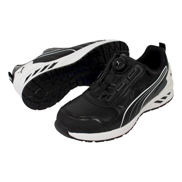 【商品説明】●日本限定のJAPAN ATHLETICシリーズ。●PUMA DISCレーシングシステム搭載で、素早く靴の脱ぎ履きが可能。●JISの耐高熱接触性試験（最高300℃・60秒以内）をクリアした専用ソール●アーチサポートインソールによ...