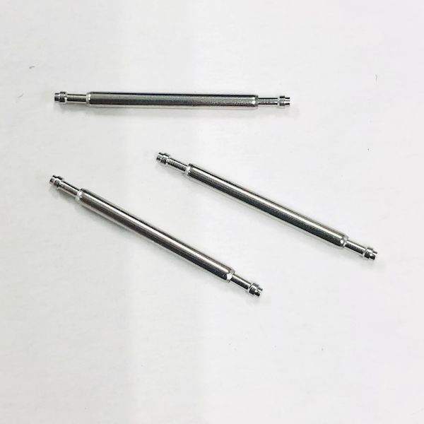 【商品説明】中留用直径1.3φmm，長さ20mm20本入クラスプ（中留）パーツを使用している時計のクラスプ用バネ棒です。取付用バネ棒と形状が異なり先端は丸みを帯びています。バネ機能が失われたり、汚れ等がひどくなってきたら交換して下さい。「バ...